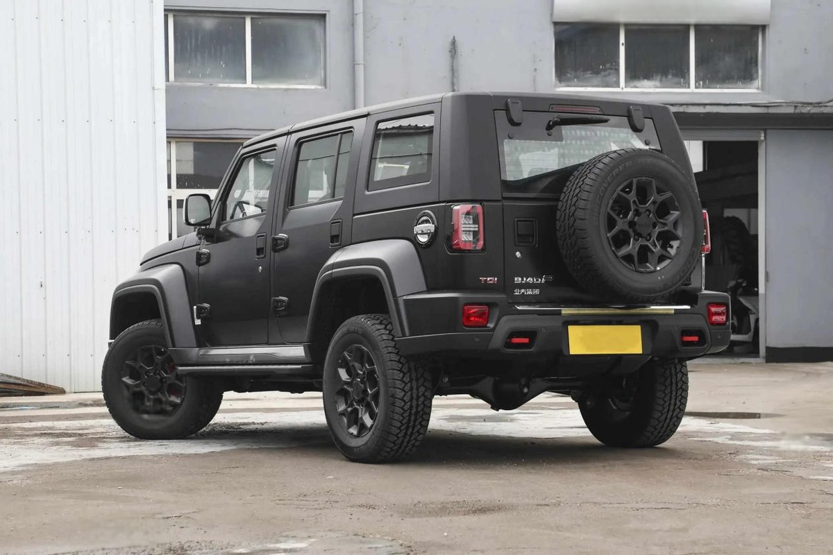 坦克300和bj40哪个好-有驾