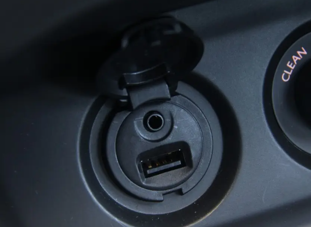 雪铁龙c4l的电脑检测插头在哪-有驾